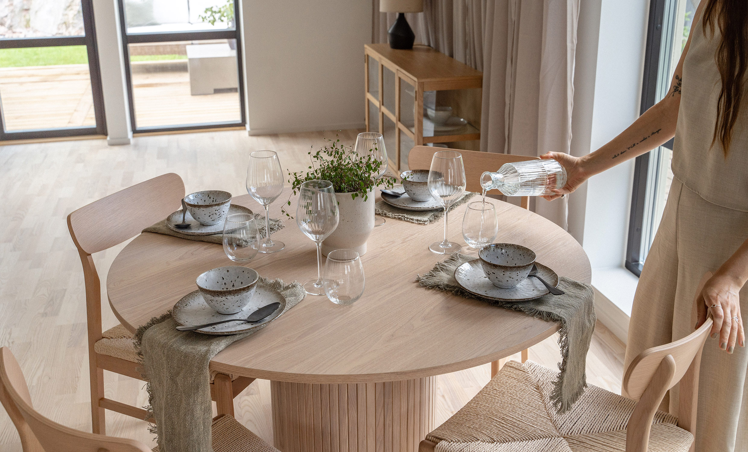 Runt matbord | Köp runda matbord hos SoffaDirekt